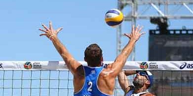 Ryan Doherty Beach Volleyball Blocking Mistakes verses Ricardo and ...